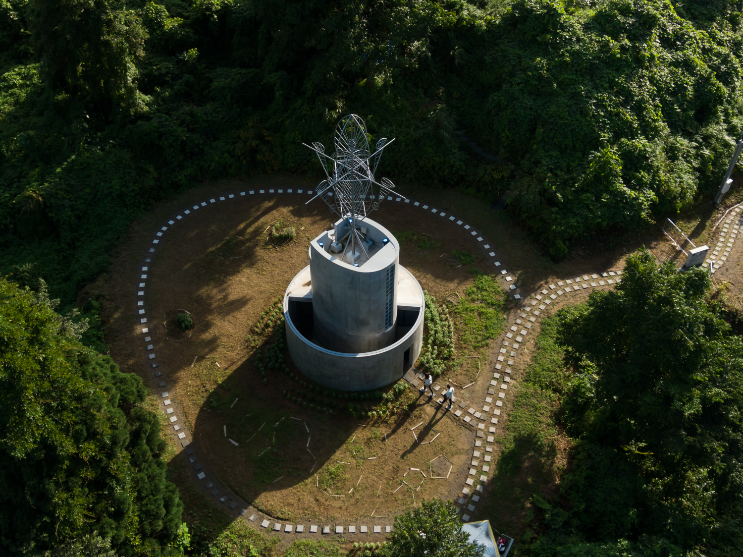 手をたずさえる塔 – 利光収建築設計
